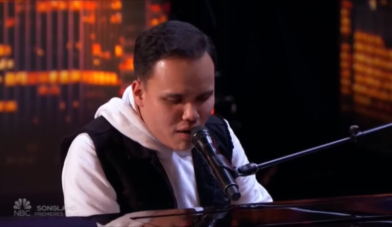 THIS BLIND AUTISTIC SINGER MADE EVERYONE CRY! - Mantenga Crafts
